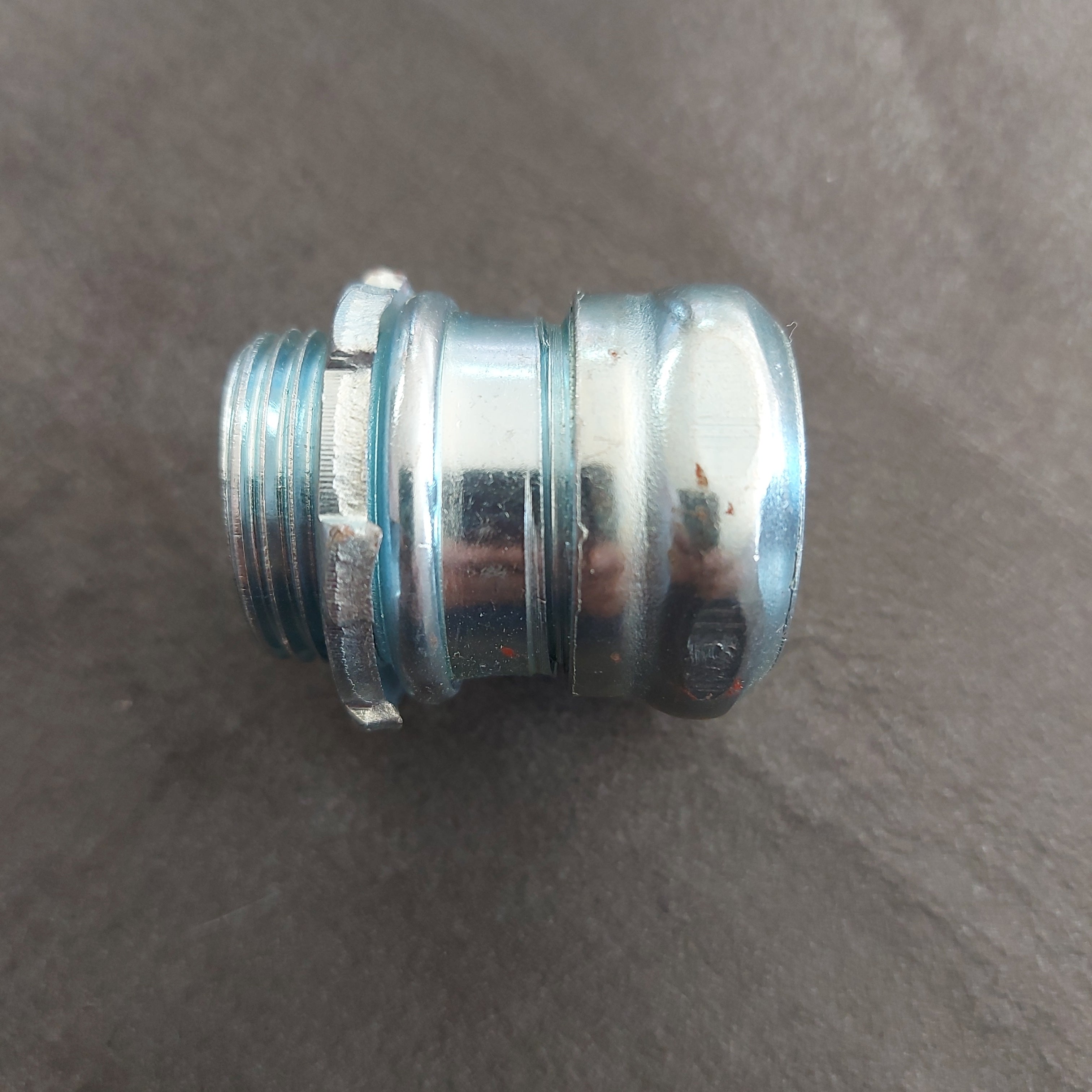 CONECTOR EMT COMPRESION 1/2 – Humacao Electric & Plumbing