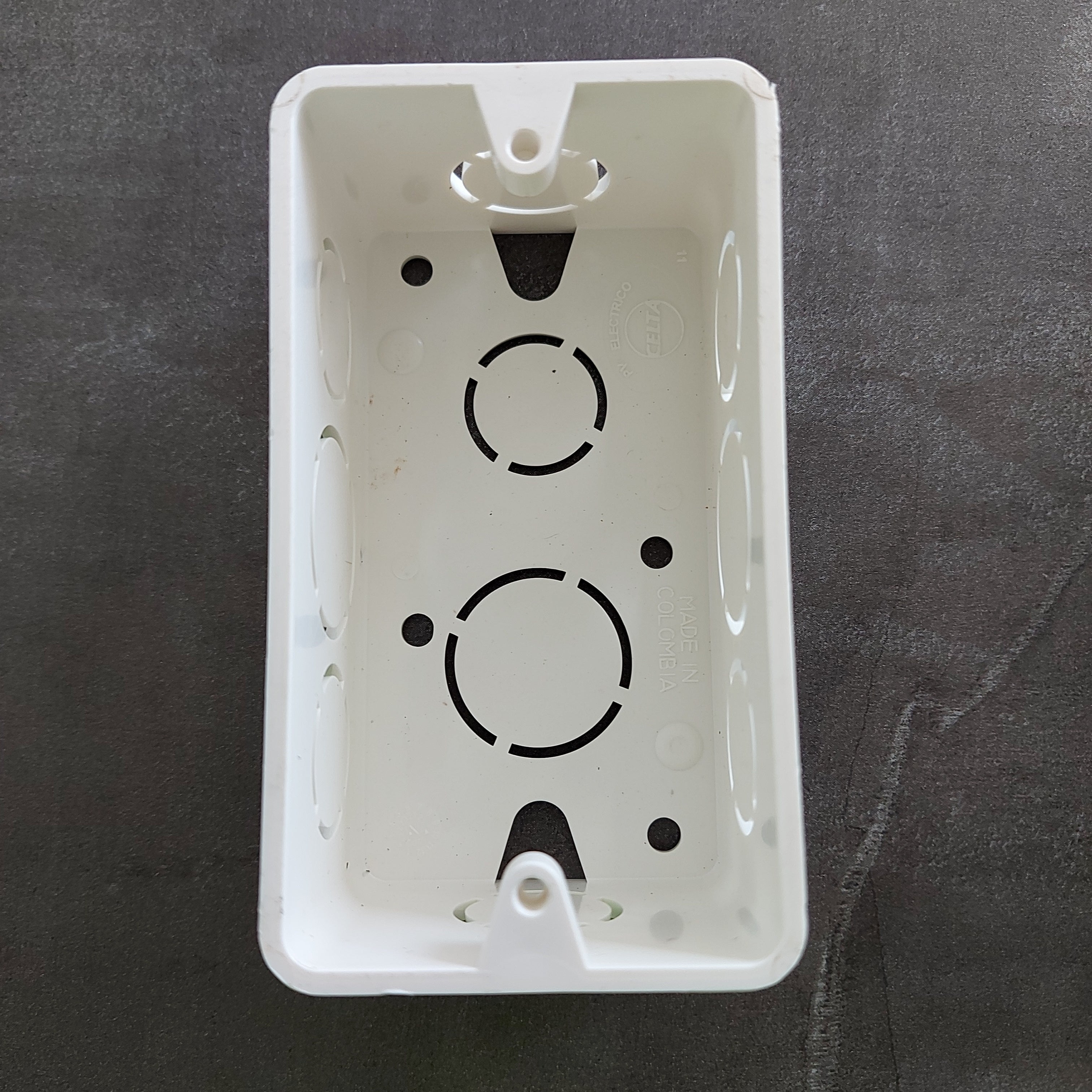 CAJA 2X4 PLASTICA COMBINADA – Humacao Electric & Plumbing